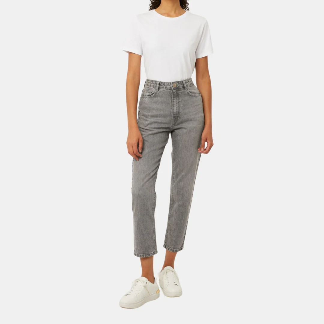Chic Sophistication: Unveiling You Know Who’s Stunning Ladies Jeans ...