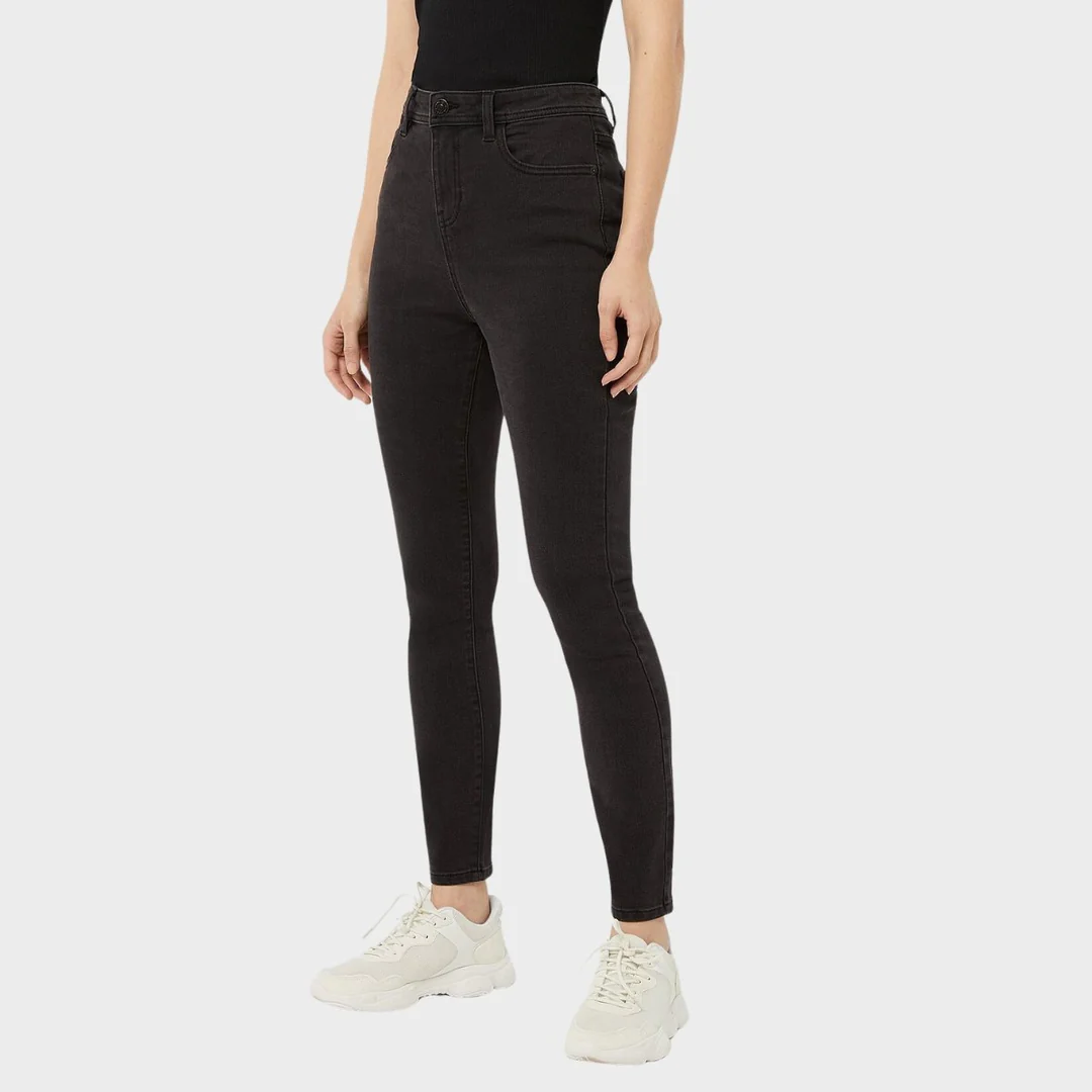 Chic Sophistication: Unveiling You Know Who’s Stunning Ladies Jeans ...